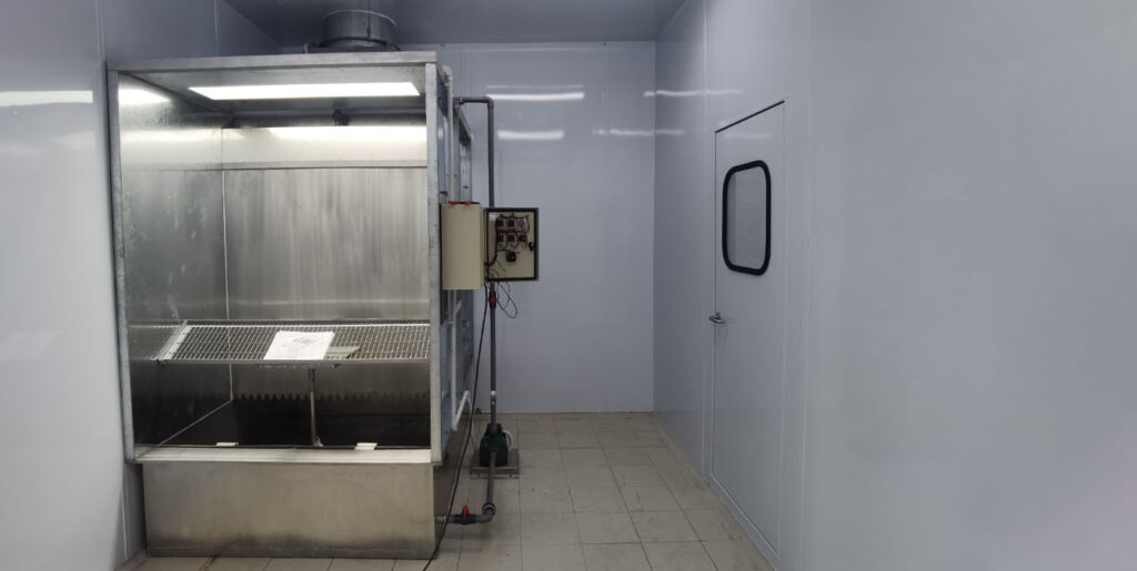 Water curtain spray booth